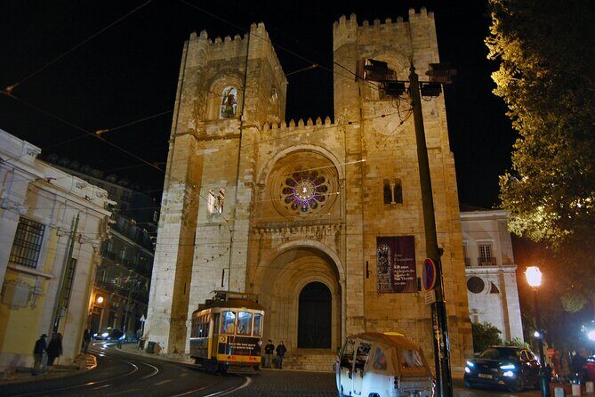 Lisbon Guided Tour with Live Fado Show and Traditional Dinner - Who Should Consider This Tour?