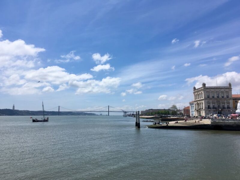 Lisbon: Hills, Alfama, and Mouraria Tour by Electric Bike - Discovering Lisbon on Two Wheels: What the Tour Offers