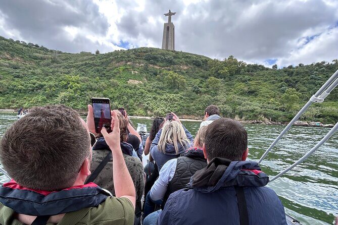 Lisbon Landmarks by Speedboat: Private 1-Hour Tour on the Tagus - Key Points