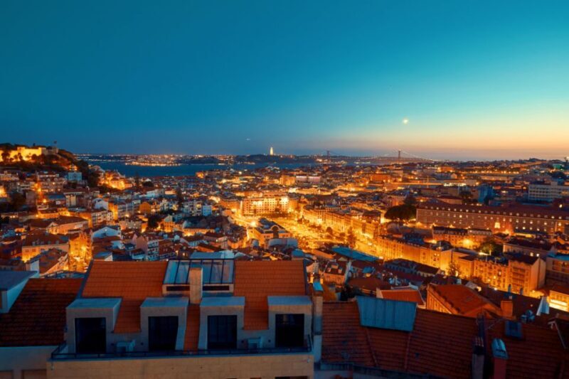 Lisbon: Luxury Fado Tour with Dinner included - Exploring Lisbon by Night in Style