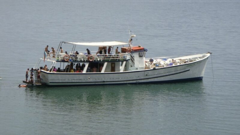 Lisbon: New Year's Eve Tagus River Cruise with Open Bar - Key Points