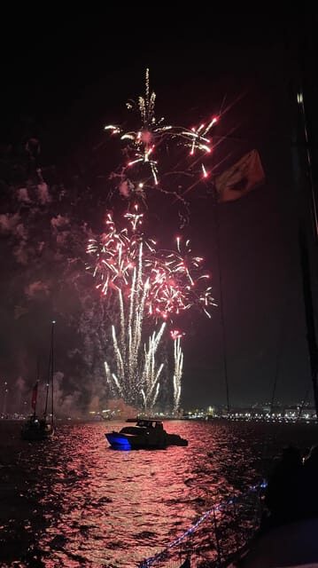 Lisbon: New Year's party on sailboat tour 2026 to 2027 - Key Points