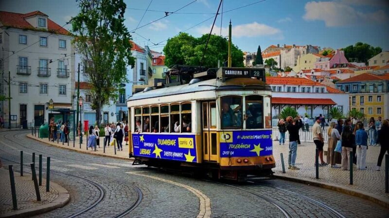 Lisbon: Old Town Tuk-Tuk Tour - Key Points