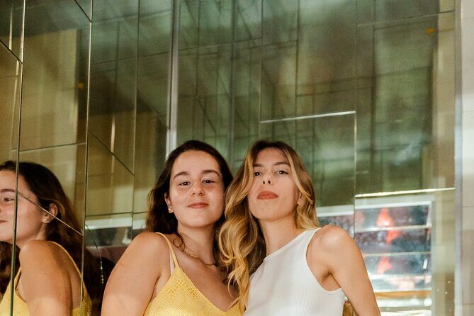 Lisbon Pink Street Pubcrawl: 1h Open Bar, Shots,VIP Club Entry - Who Should Book This Tour?