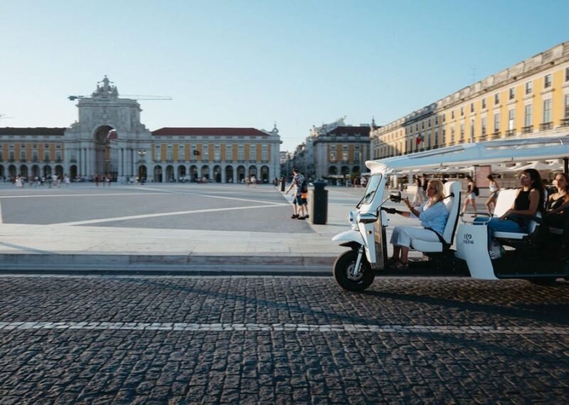 Lisbon: Private Christmas Lights Tour by Eco Tuk Tuk - A Detailed Look at the Experience