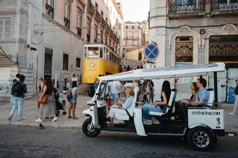 Lisbon: Private Christmas Lights Tour by Eco Tuk Tuk - FAQ
