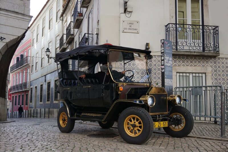 Lisbon: Private Guided Tuk-Tuk Tour with Hotel Pickup - Key Points