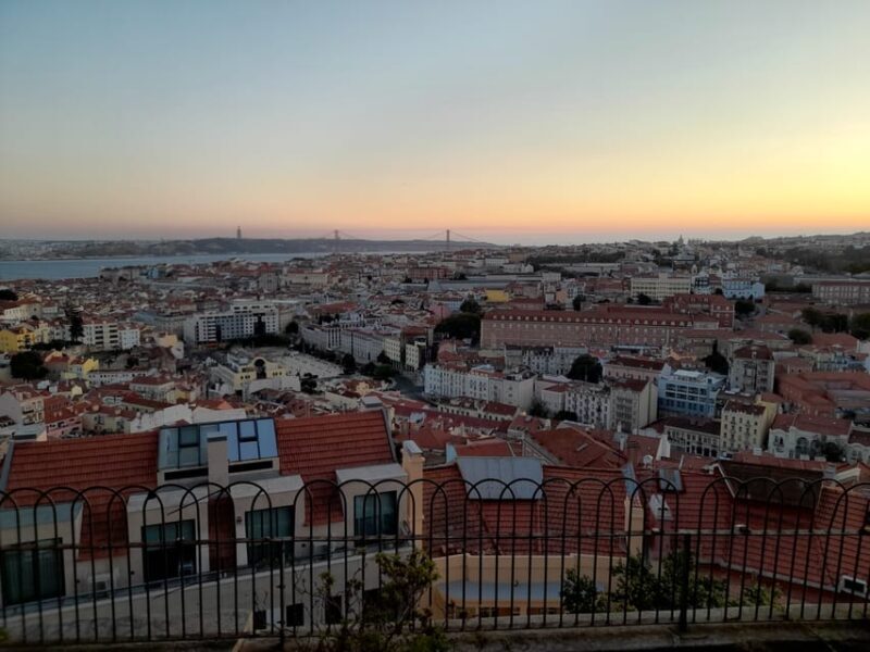 Lisbon: Private Highlights Tuk-Tuk Tour with Tapas and Wine - Who Is This Tour For?