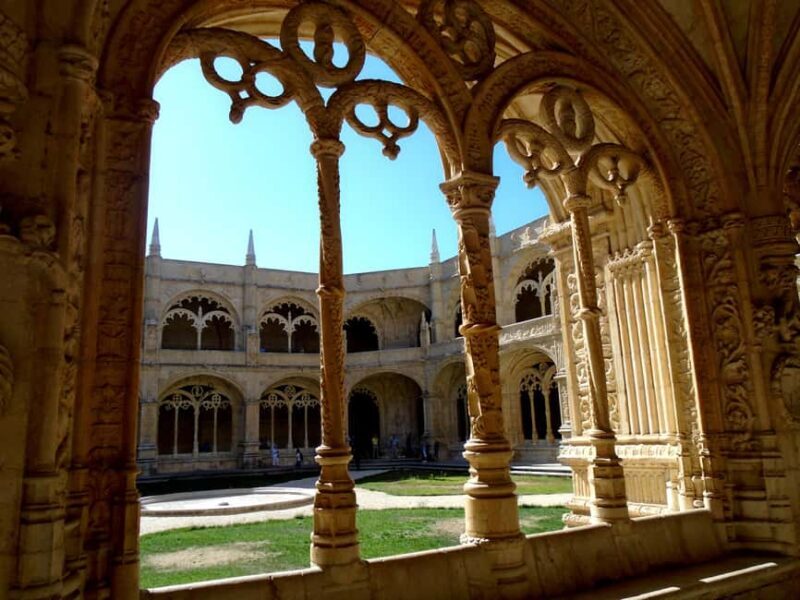 Lisbon: Private Luxury Tour to Belém, Cristo Rei and Alfama. - Authentic Experiences and Authentic Insights