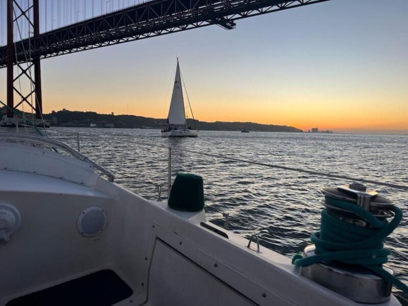 Lisbon: Private Sailing City & Sunset Tour - Key Points