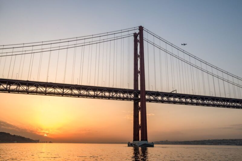 Lisbon: Private Sunset Cruise on the Tagus River with Drink - Key Points