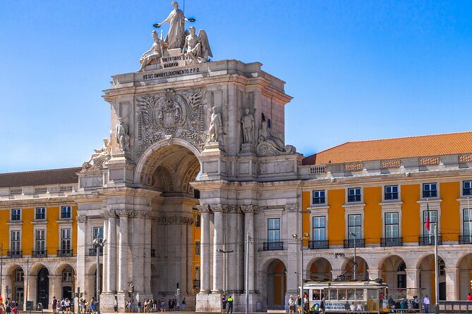 Lisbon: Private Tuk-Tuk City Tour - Praça do Comércio and Rua Augusta