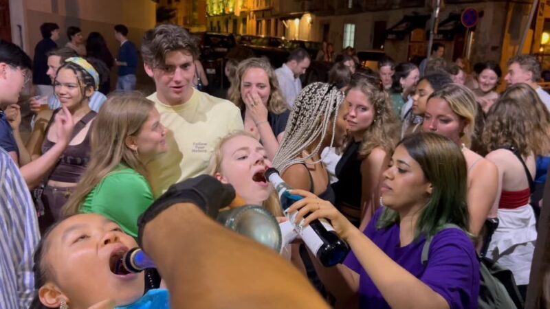 Lisbon Pub Crawl: Unlimited Drinks, Shots & V.I.P Club Entry - Whats Included and Whats Not