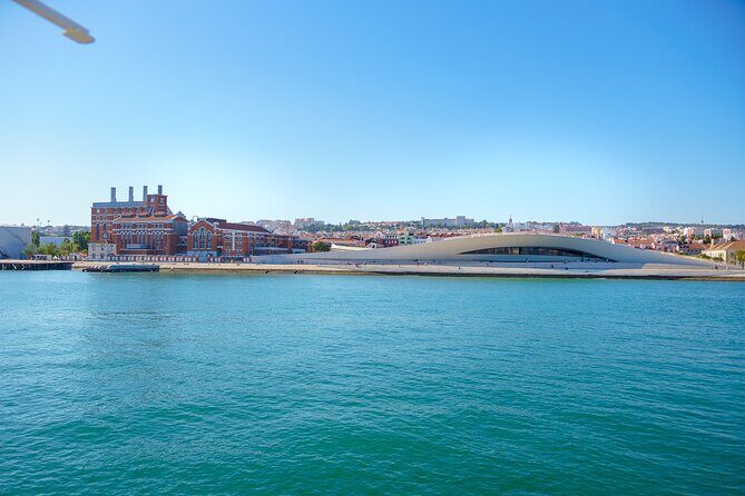 Lisbon River Boat Sightseeing Tour with a Drink - Frequently Asked Questions