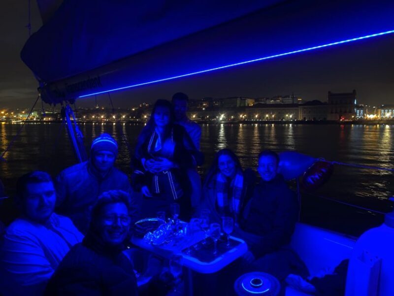 Lisbon: Sailboat Tour w/ Local Guide and Open Bar Green Wine - Frequently Asked Questions