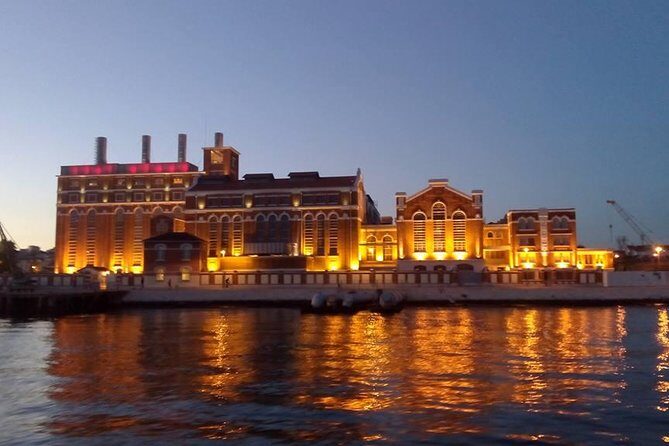 Lisbon Sailing Tour: 2-Hour Cultural Scenic Cruise with Wine - Analyzing the Price & Value