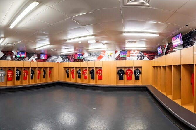 Lisbon SL Benfica Stadium & Museum Tour with Scarf - FAQs