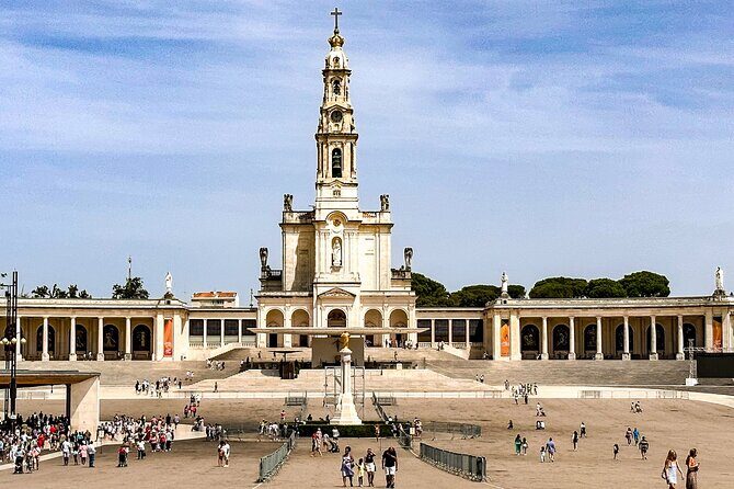 Lisbon Small Group Guided Day Tour to Fatima Nazare and Obidos - An In-Depth Look at the Itinerary