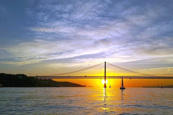 Lisbon Small Group Sunset Sailing 2h Cruise with Drinks Included - Key Points
