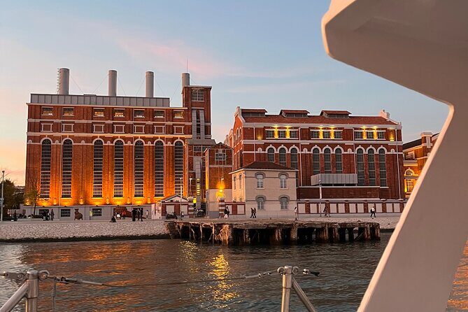 Lisbon Sunset Boat Cruise Tour With Drinks Included - What to Expect on the Day