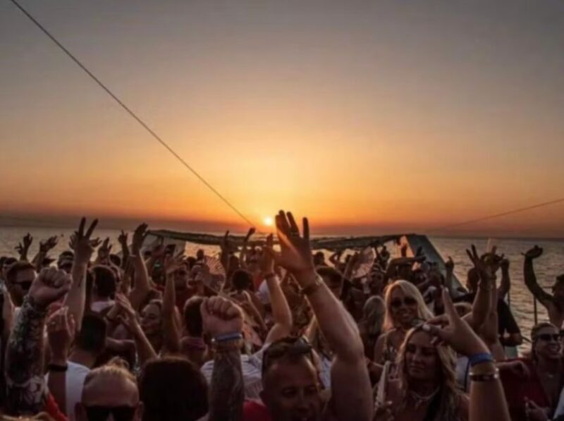 Lisbon: Sunset Boat Party Cruise with DJ and Open Bar - Key Points