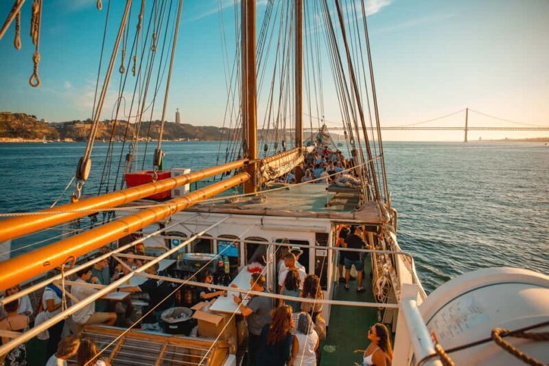 Lisbon: Sunset Boat Party Cruise with Music & Drinks - Key Points