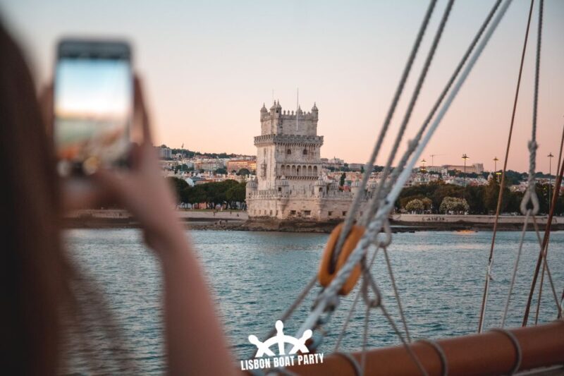 Lisbon: Sunset Boat Party with 2 Drinks and Free Club Entry - The Experience: What to Expect on the Lisbon Sunset Boat Party