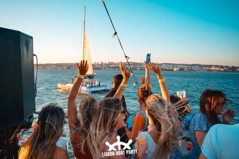Lisbon: Sunset Boat Party with 2 Drinks and Free Club Entry - FAQ