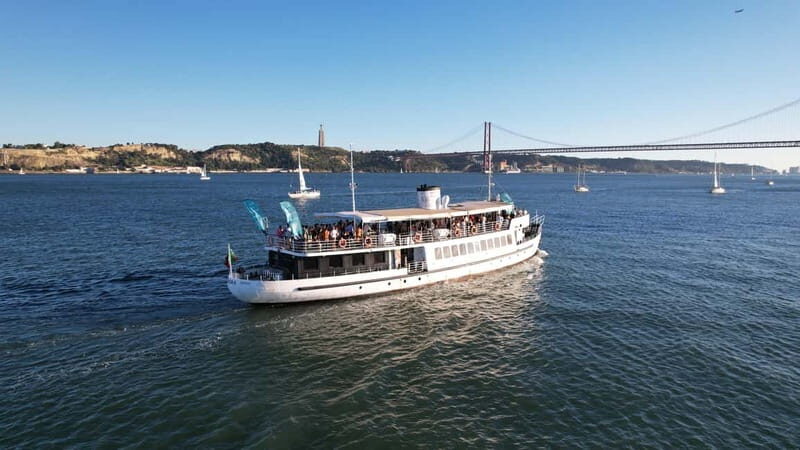 Lisbon: Sunset Boat Tour with Music and Drinks - FAQs