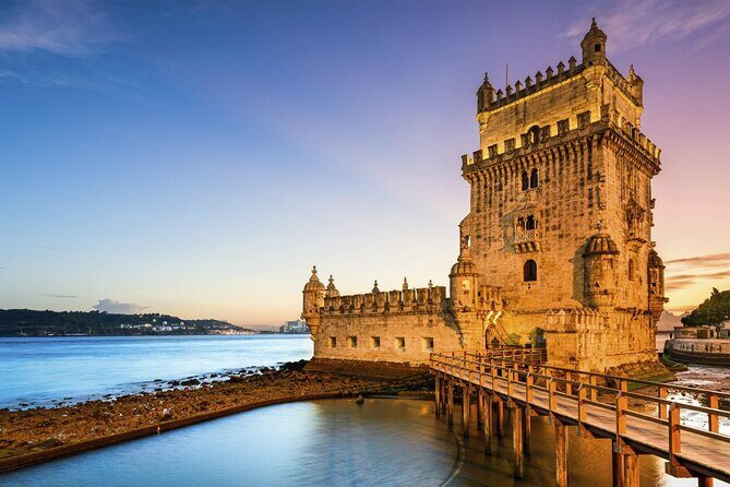 Lisbon : Sunset Catamaran Boat Tour with Music and Drinks - FAQ