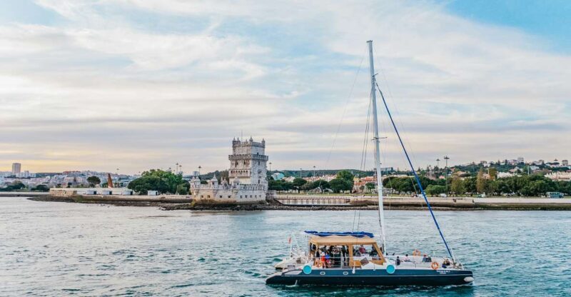 Lisbon: Sunset Catamaran Boat Tour with Music and Drinks - Key Points