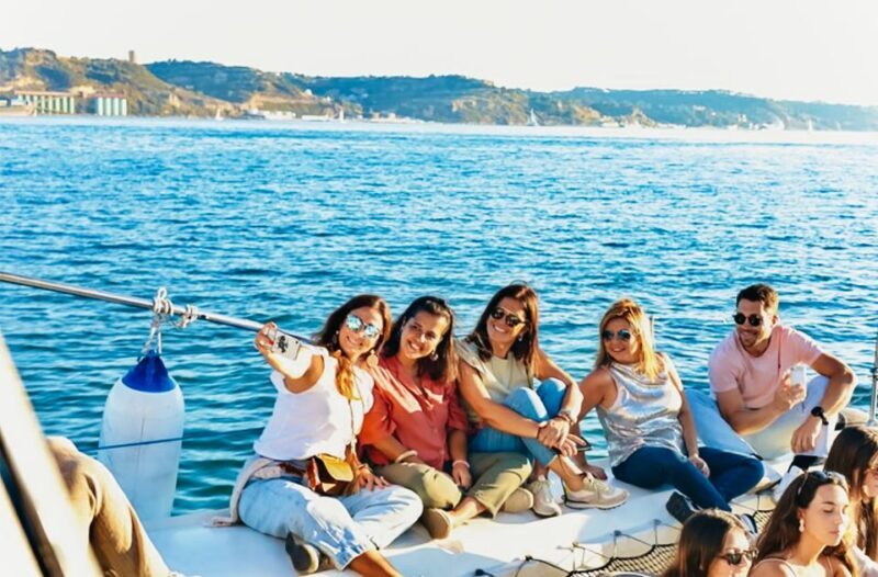 Lisbon: Sunset Catamaran Boat Tour with Music and Drinks - FAQ