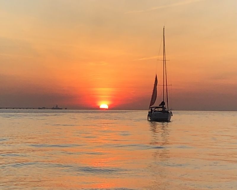 Lisbon: Sunset Cruise with Drinks - Key Points