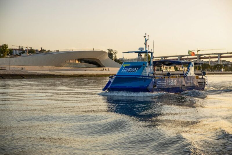 Lisbon: Sunset Cruise with Live DJ and Drinks - Key Points