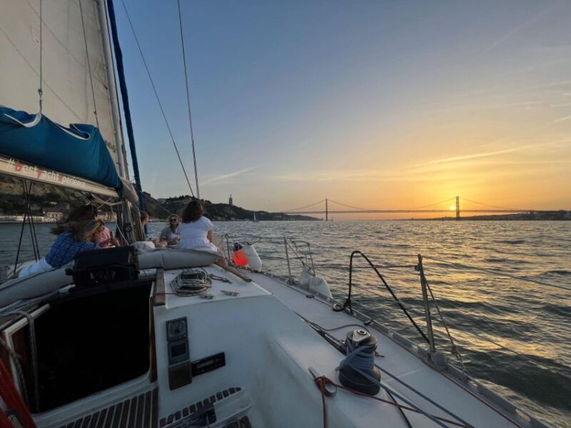 Lisbon Sunset Sensations 2h Cruise - Key Points