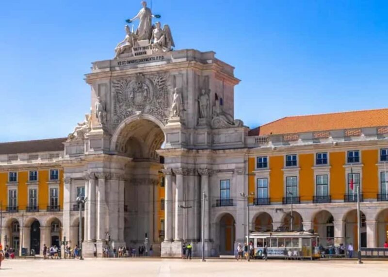 Lisbon Through the Eyes of a Local - Food and Walking Tour - The Itinerary in Detail