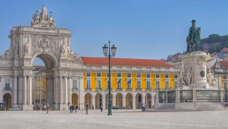 Lisbon Tour: Walled City, Alfama & Viewpoints - Exploring the Old Walls and Medieval Layers