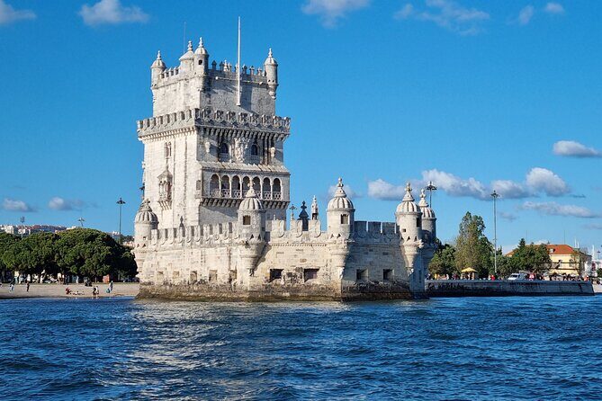 Lisbon  Vinho Verde Wine Premium Boat Experience - The Experience: What to Expect During the Tour