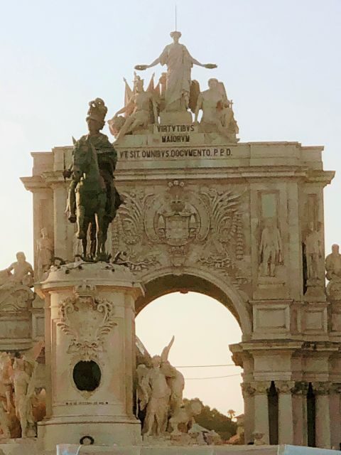 Lisbon:2-hour sightseeing TukTuk Tour with free Pickup - FAQ