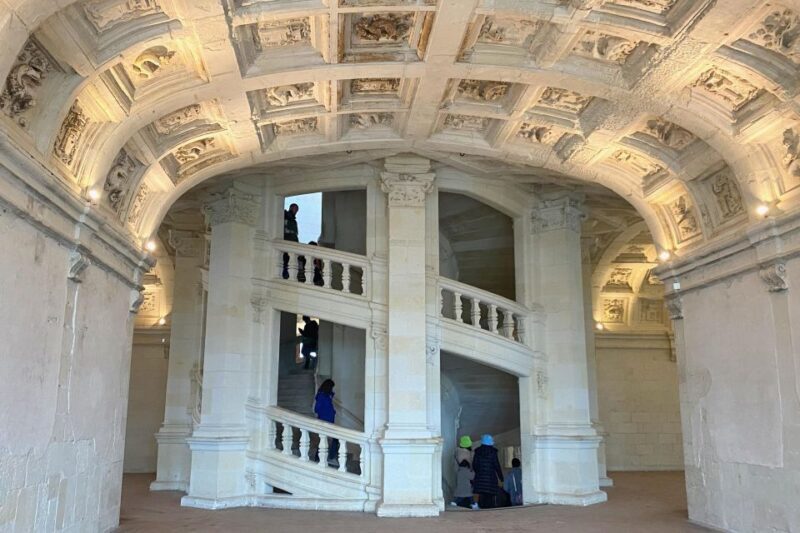 Live Guided Chenonceau, Chambord, Amboise Castles from Paris - An Overview of the Tour Experience