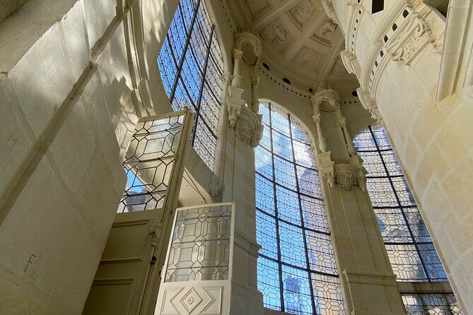 Live Guided Chenonceau, Chambord, Amboise Castles trip from Paris - Wine Tasting at Plou Et Fils