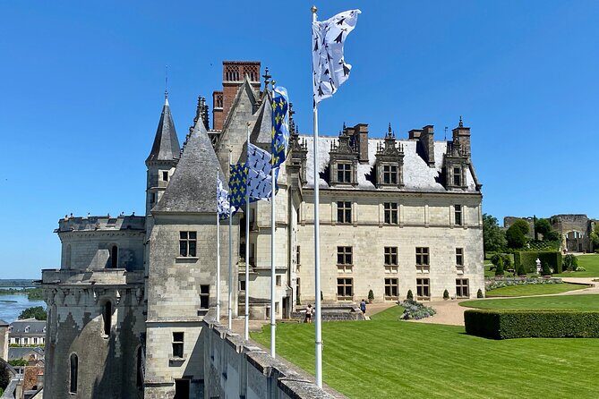 Live Guided Chenonceau, Chambord, Amboise Castles trip from Paris - Lunch and Château Royal d’Amboise
