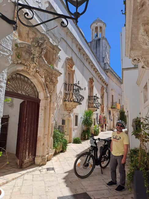 Locorotondo & Martina Franca: Guided e-bike loop tour - Key Points