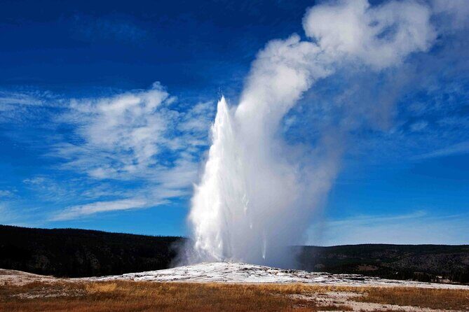 Lodging at Old Faithful-Yellowstone&Grand Teton Small Group 5-Day - Exploring the 5-Day Old Faithful Yellowstone & Grand Teton Small Group Tour