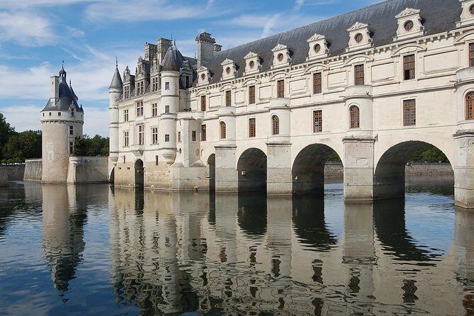 Loire Valley Castles Guided Day Trip from Paris in Minivan - Travel Time, Group Size, and Comfort
