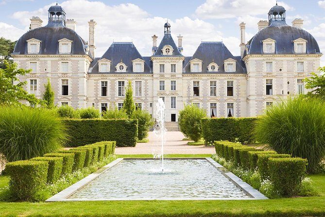 Loire Valley Castles Guided Day Trip from Paris in Minivan - Who Is This Tour Best Suited For?