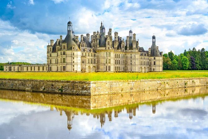 Loire Valley Castles Tour with Chambord and Chenonceau from Paris - Key Points