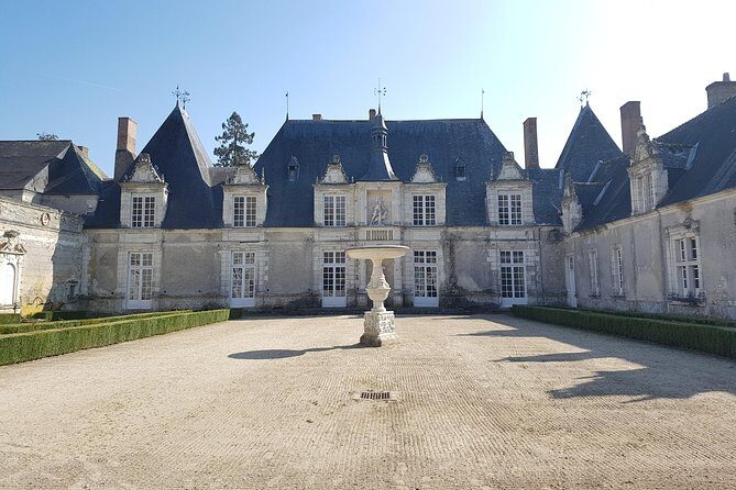 Loire Valley Day Tour Chambord and Chenonceau plus Lunch at a Private Castle - The Transportation and Group Size