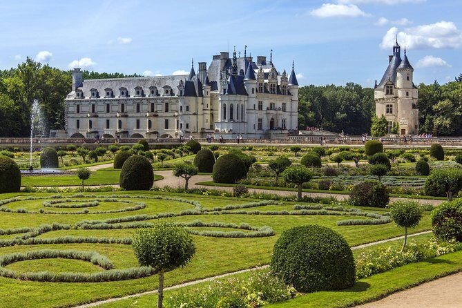 Loire Valley Day Trip with 3 Castles with Chambord and Chenonceau - FAQ
