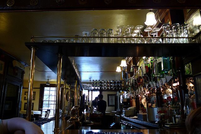 London: 2-Hour Historic Pub Tour - The Guide & Group Dynamics